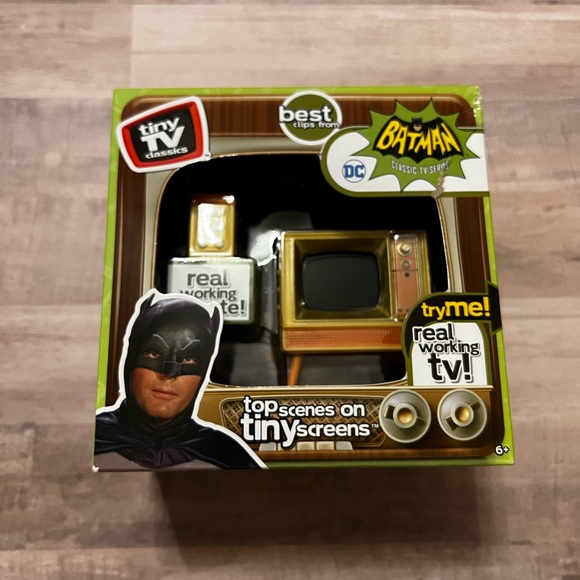 Basic Fun | Toys | Tiny Tv Classics Batman Edition With Working Remote ...